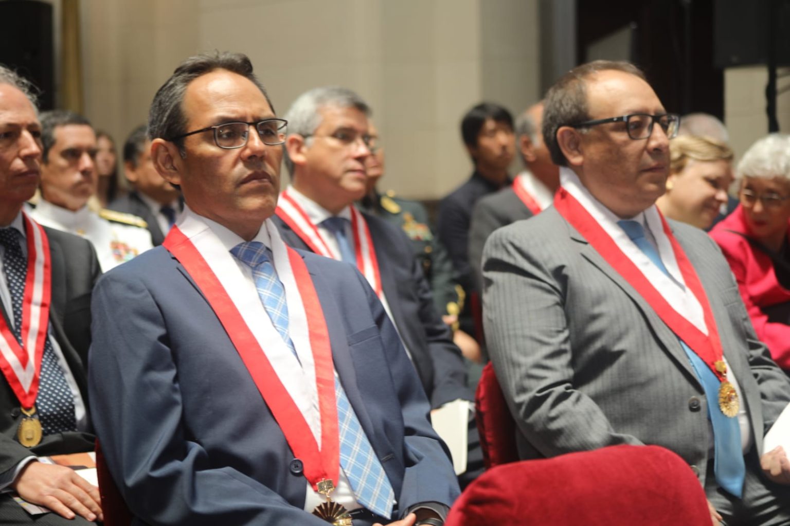 MAGISTRADOS DEL TRIBUNAL CONSTITUCIONAL PARTICIPAN EN JURAMENTACIÓN DEL ...